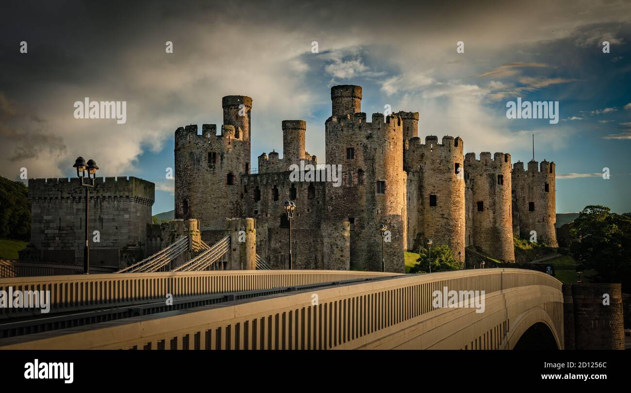 Conwy castle night north wales hi-res stock photography and images - Alamy