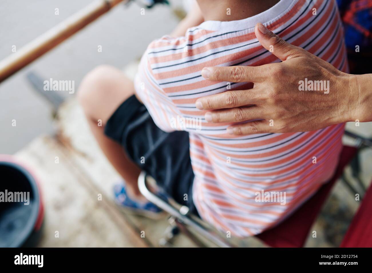 Patting shoulder hi-res stock photography and images - Alamy
