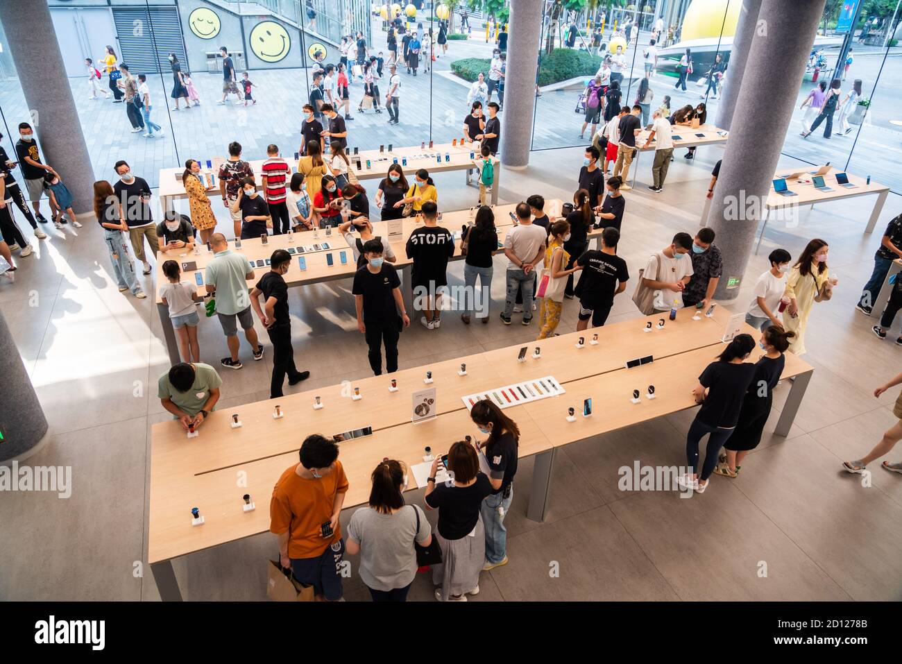 Global brand flagship store hi-res stock photography and images - Alamy