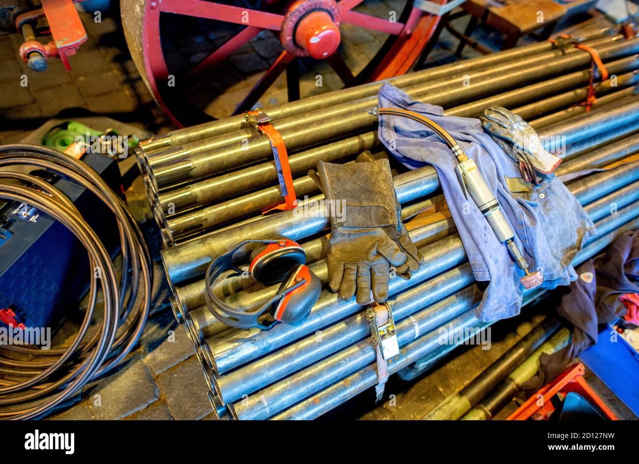 Steam engine tools hi-res stock photography and images - Alamy