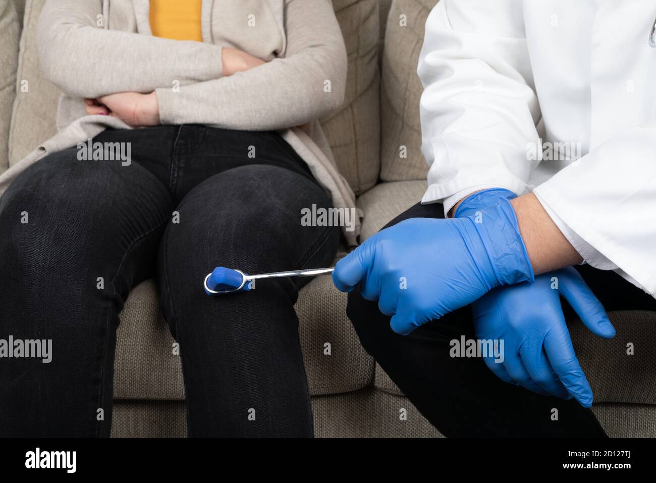Knee reflex test hi-res stock photography and images - Alamy
