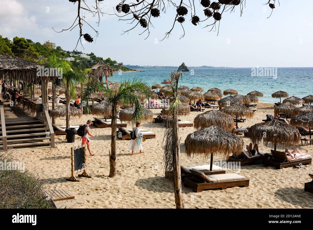 23 September 2020, Greece, Makris Gialos: Numerous sunbeds with ...