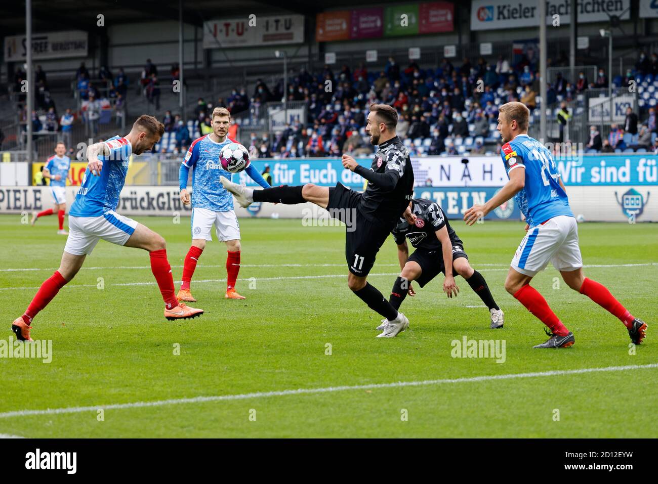 04 October 2020, Schleswig-Holstein, Kiel: Football: 2nd Bundesliga ...