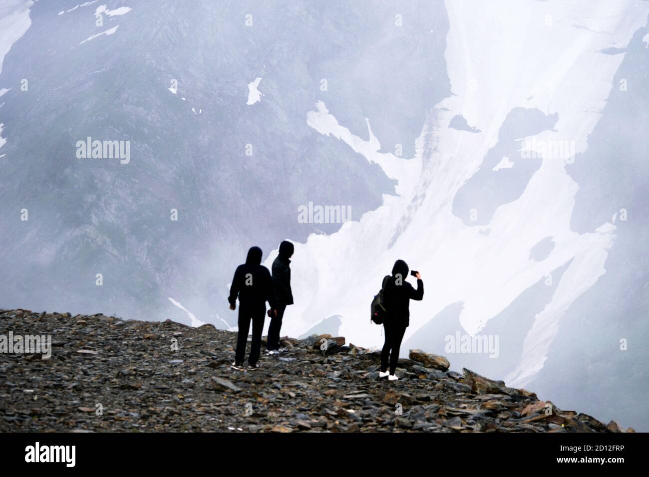 Person standing at precipice hi-res stock photography and images - Alamy