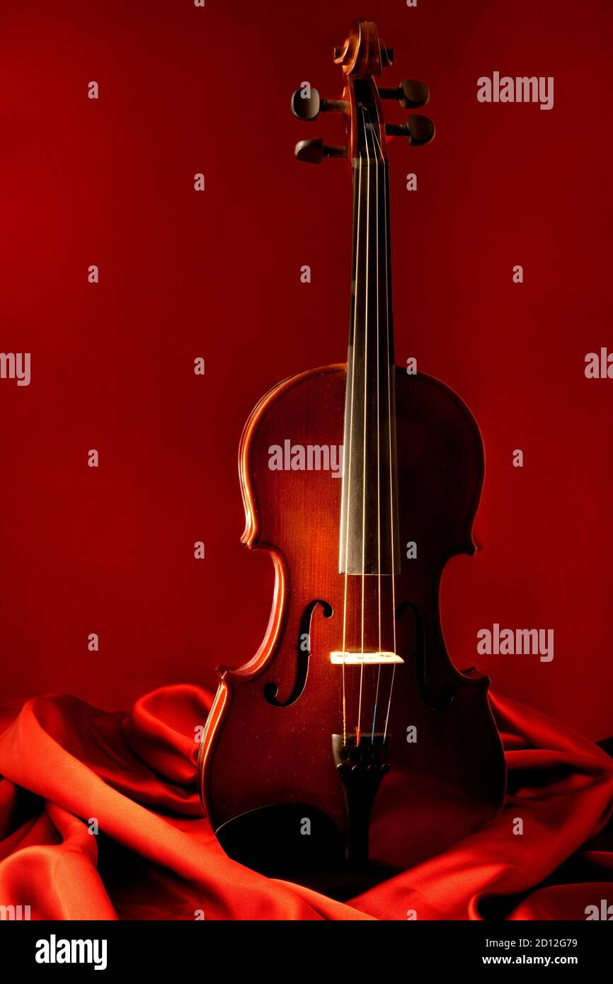 Still live violin hi-res stock photography and images - Alamy