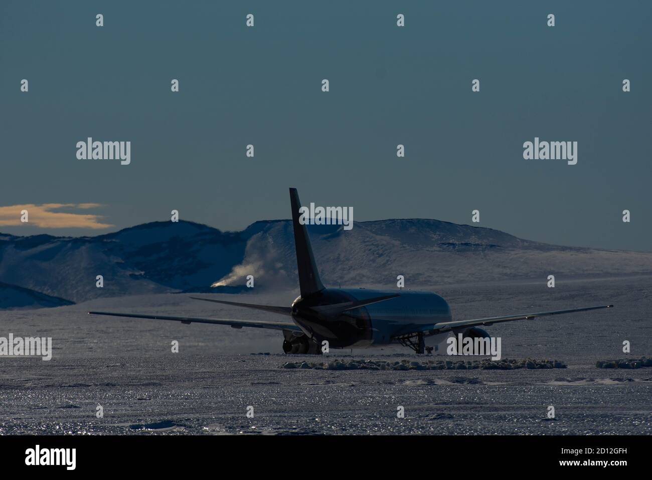 Ice on a jet engine hi-res stock photography and images - Alamy