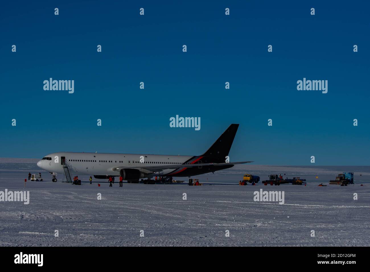 Ice on a jet engine hi-res stock photography and images - Alamy