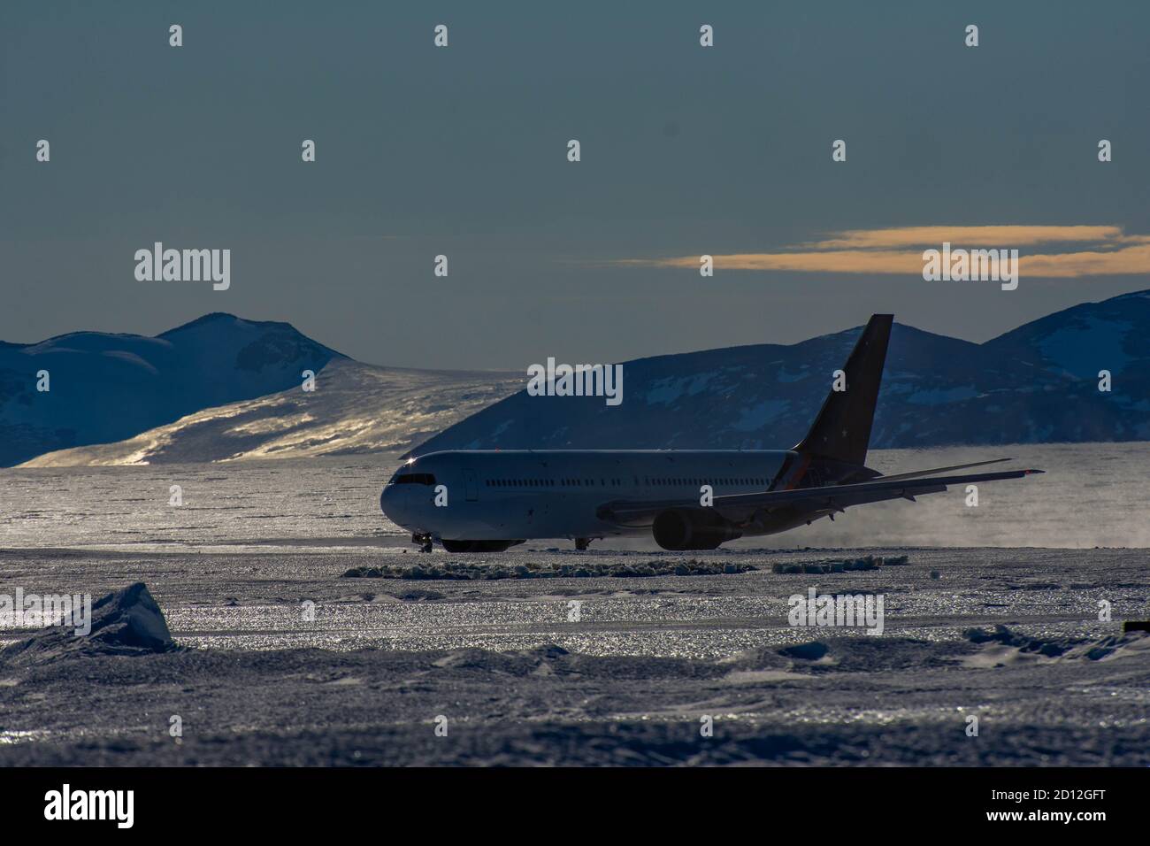Ice on a jet engine hi-res stock photography and images - Alamy