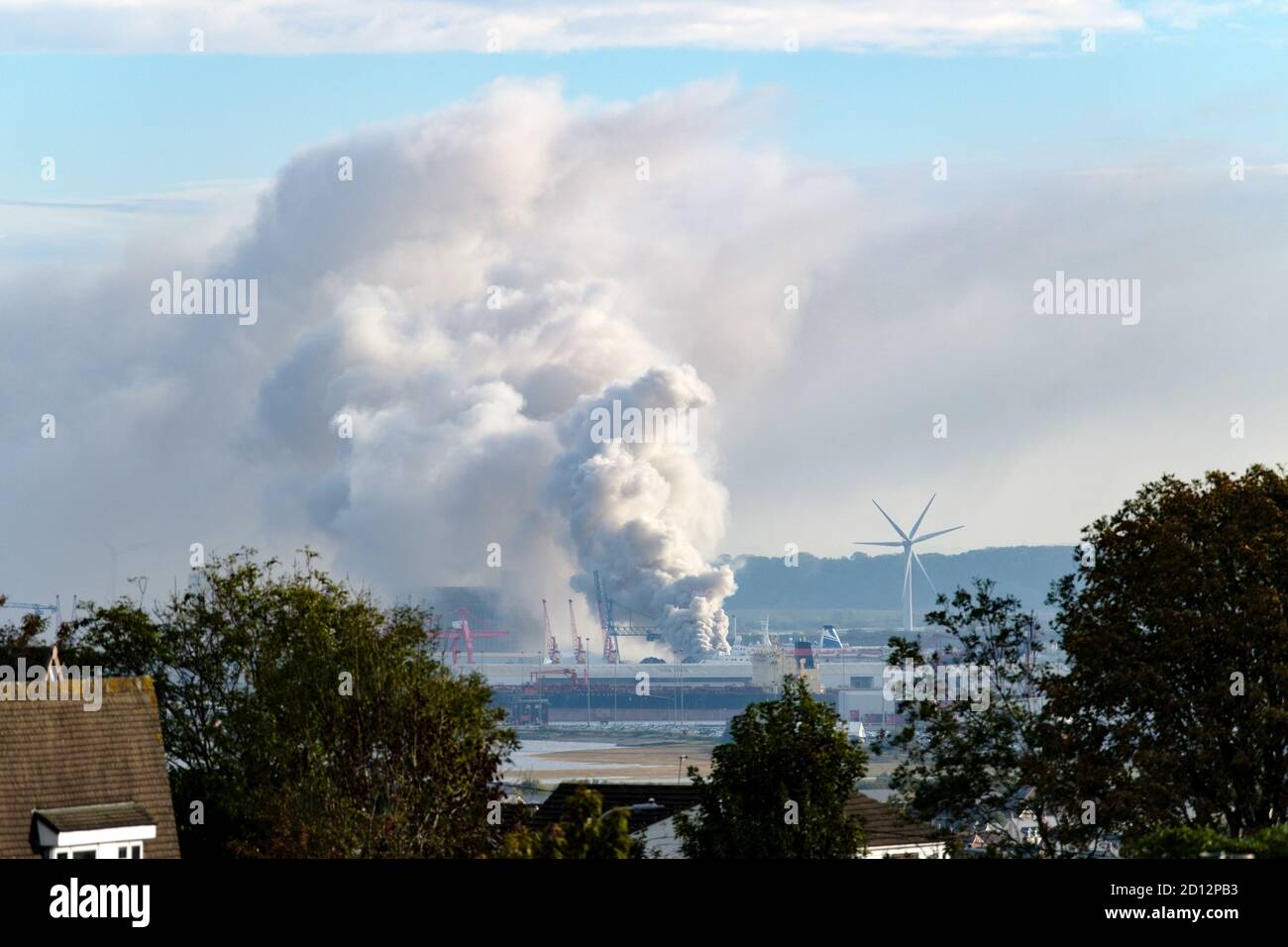Avonmouth near Bristol, UK. 5th Oct, 2020. A large fire inAvonmouth ...