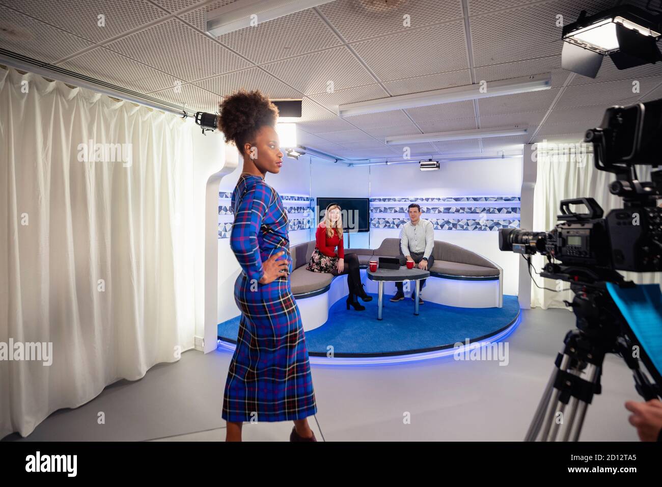 Black television presenters hi-res stock photography and images - Alamy