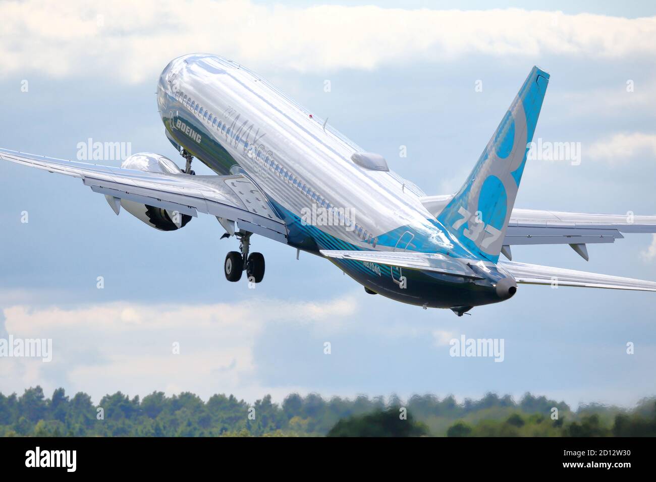 Boeing 737MAX Experimental Plane makes an appearance at the Farnborough ...