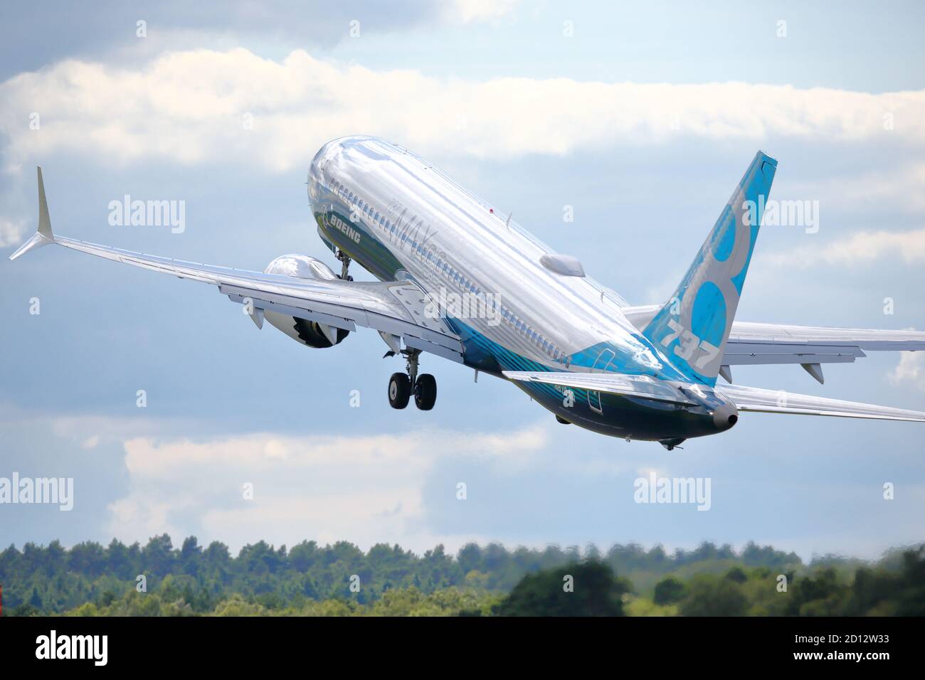 Boeing 737MAX Experimental Plane makes an appearance at the Farnborough ...