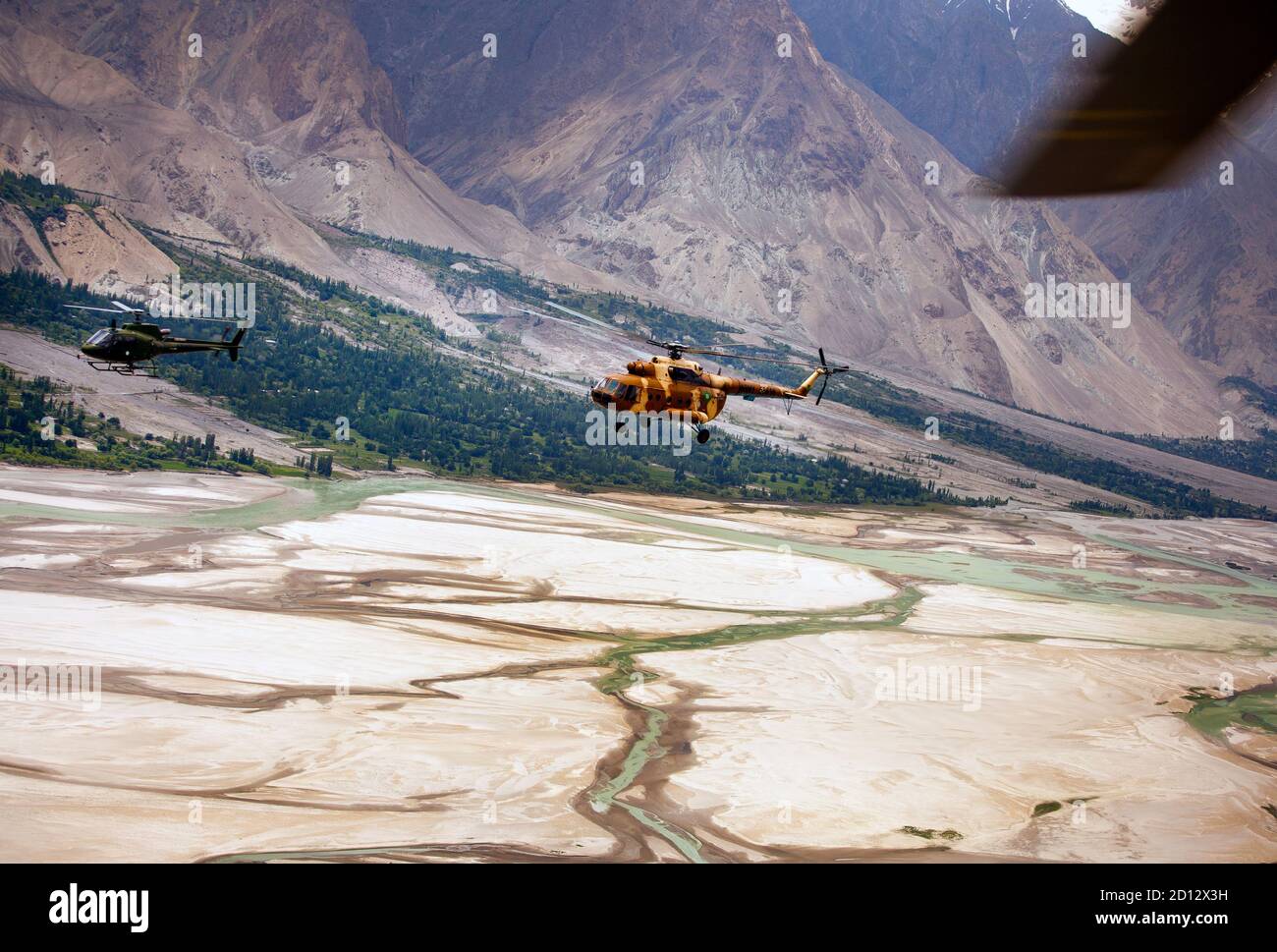 glaciers in Karakorum range in k2 trek baltoro gilgit baltistan ...