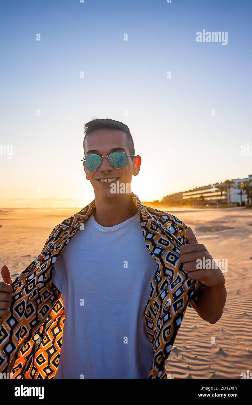 Man sunset hi-res stock photography and images - Alamy