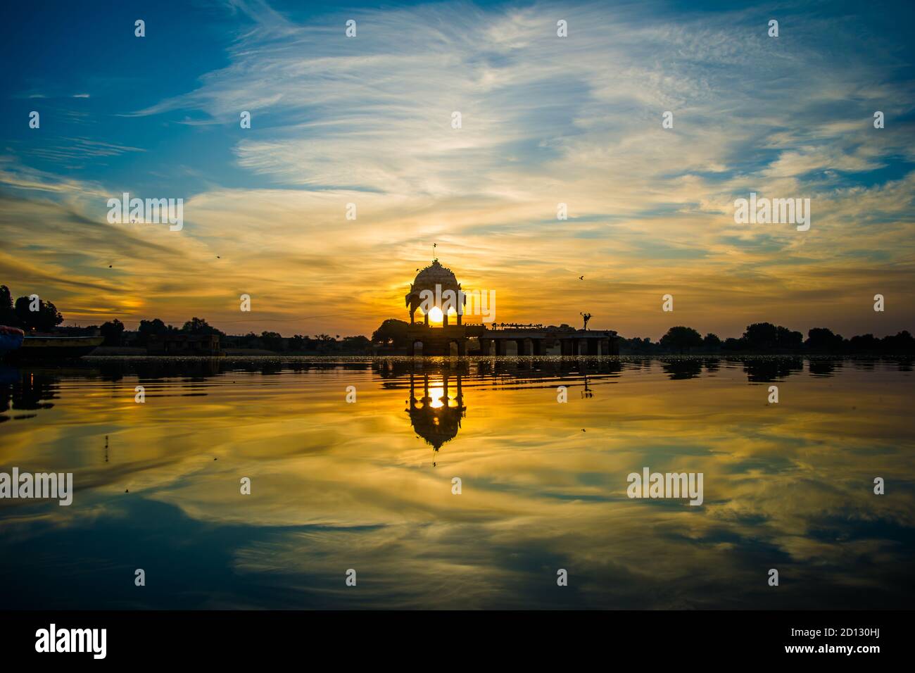 Gadsisar Sagar Lake in Jaisalmer Rajasthan, Beautiful view of Sunrise ...