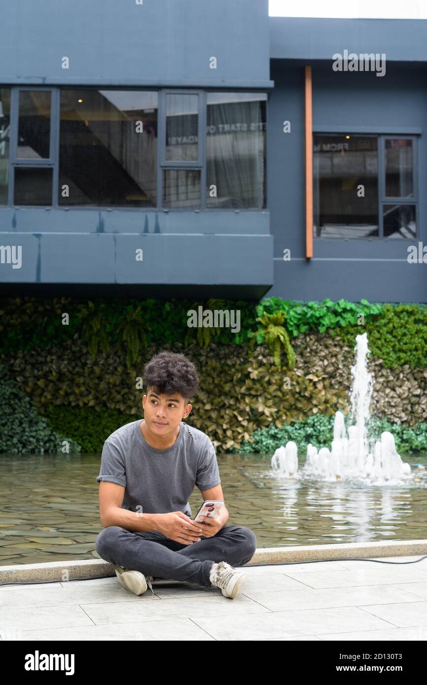Man sitting outside building hi-res stock photography and images - Alamy