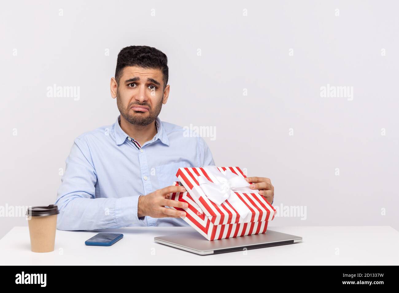 Office birthday sad hi-res stock photography and images - Alamy