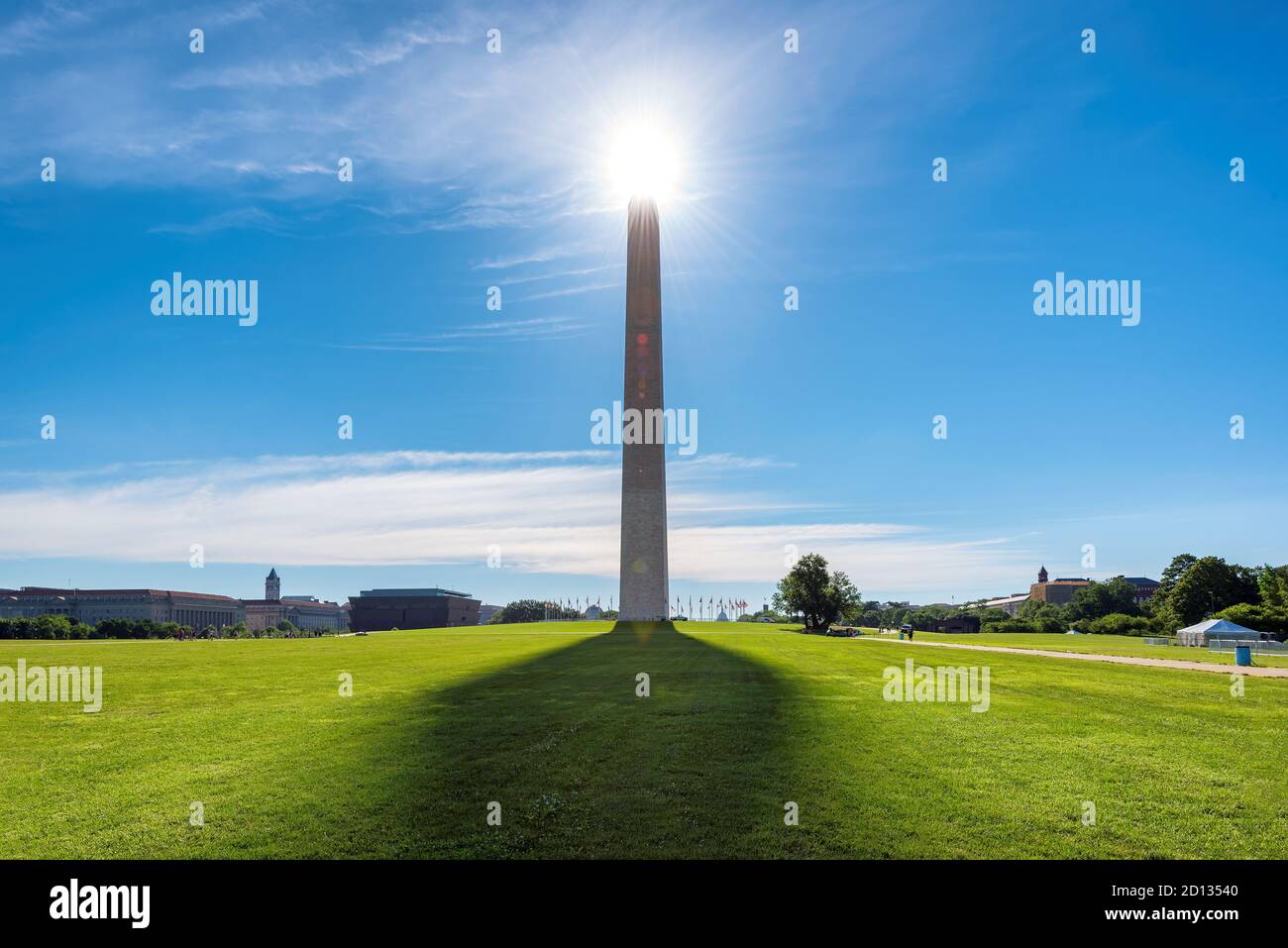 Sun over Washington Monument in Washington DC, USA Stock Photo - Alamy