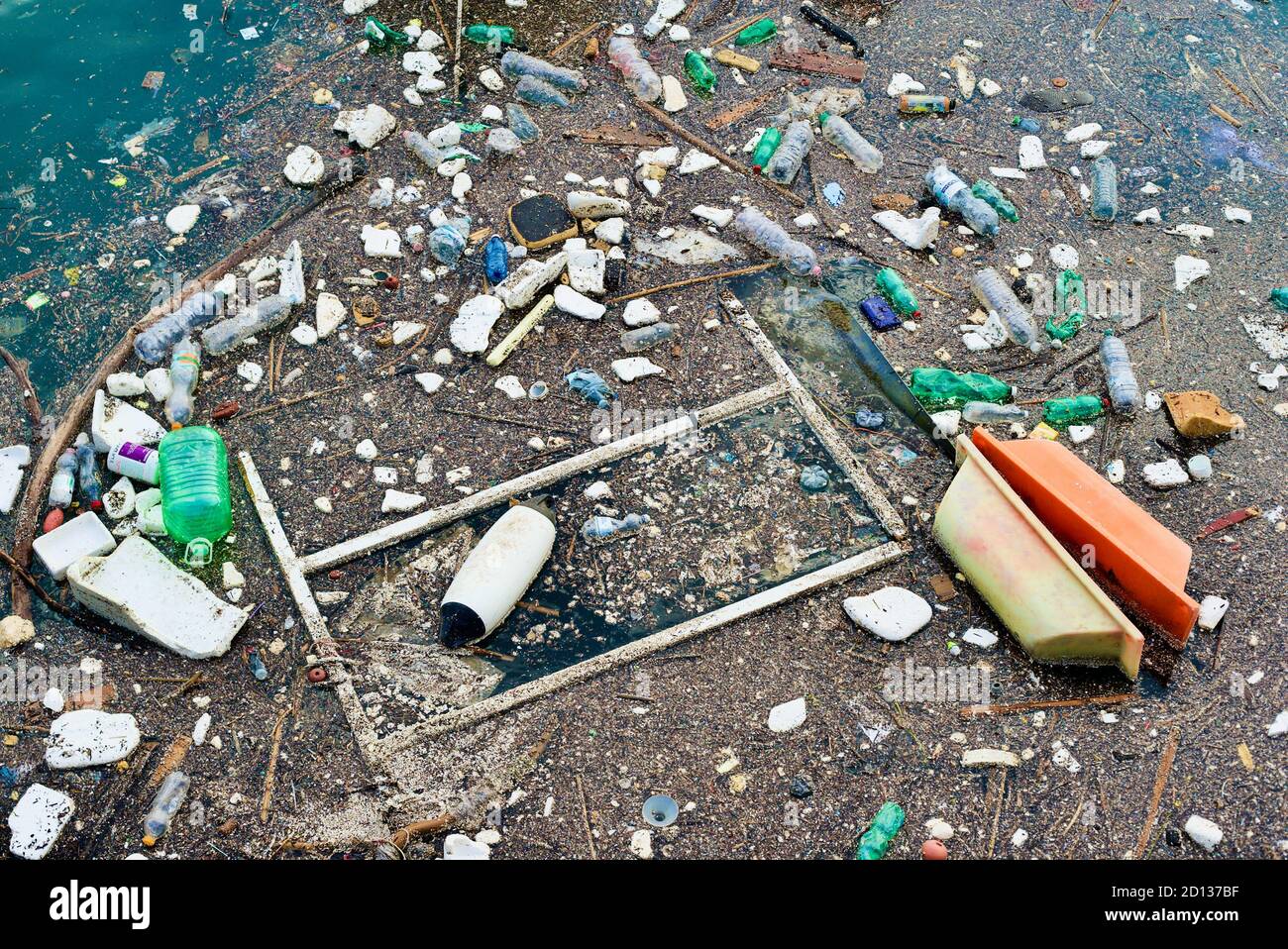 Floating waste hi-res stock photography and images - Alamy