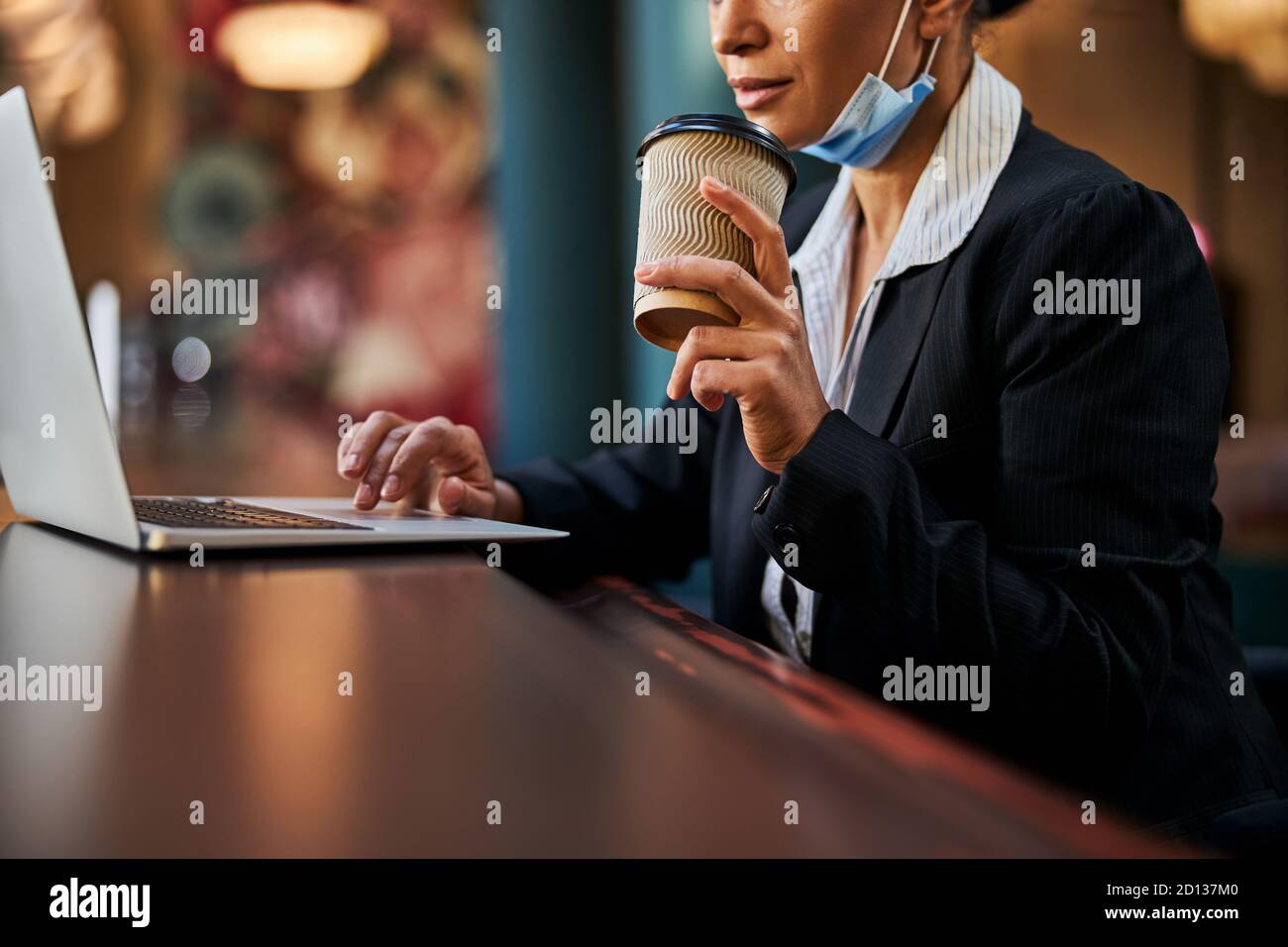 Woman staring distance computer hi-res stock photography and images - Alamy