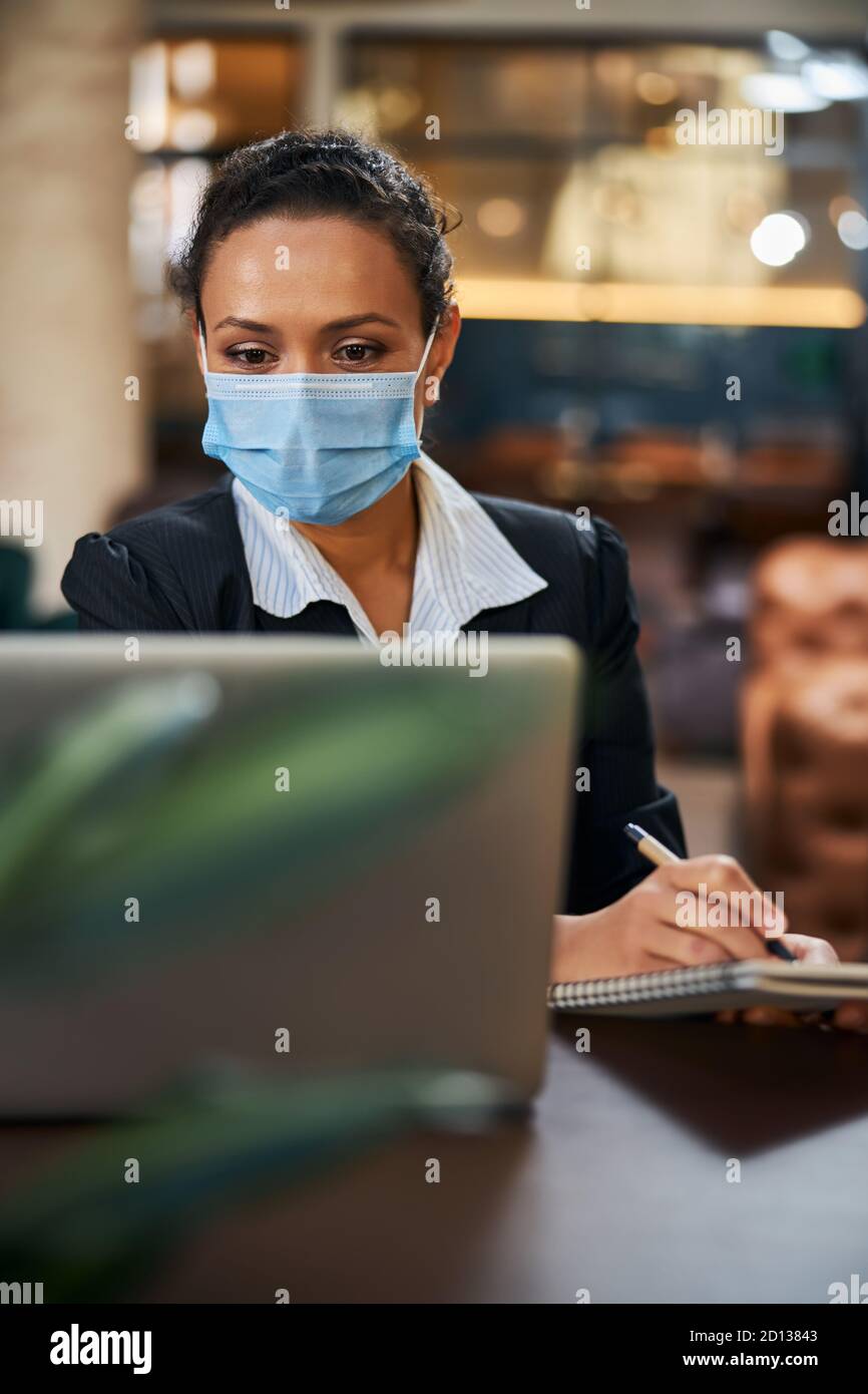 Woman staring distance office hi-res stock photography and images - Alamy