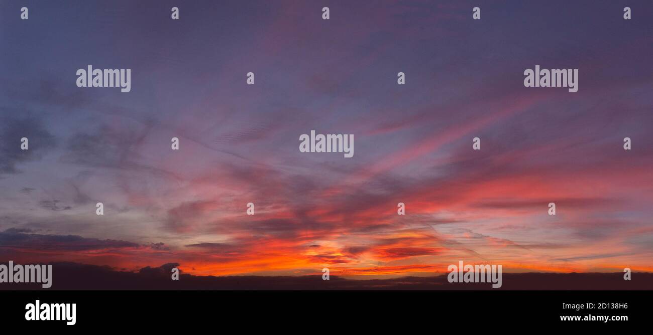 Horizontal sunset hi-res stock photography and images - Alamy