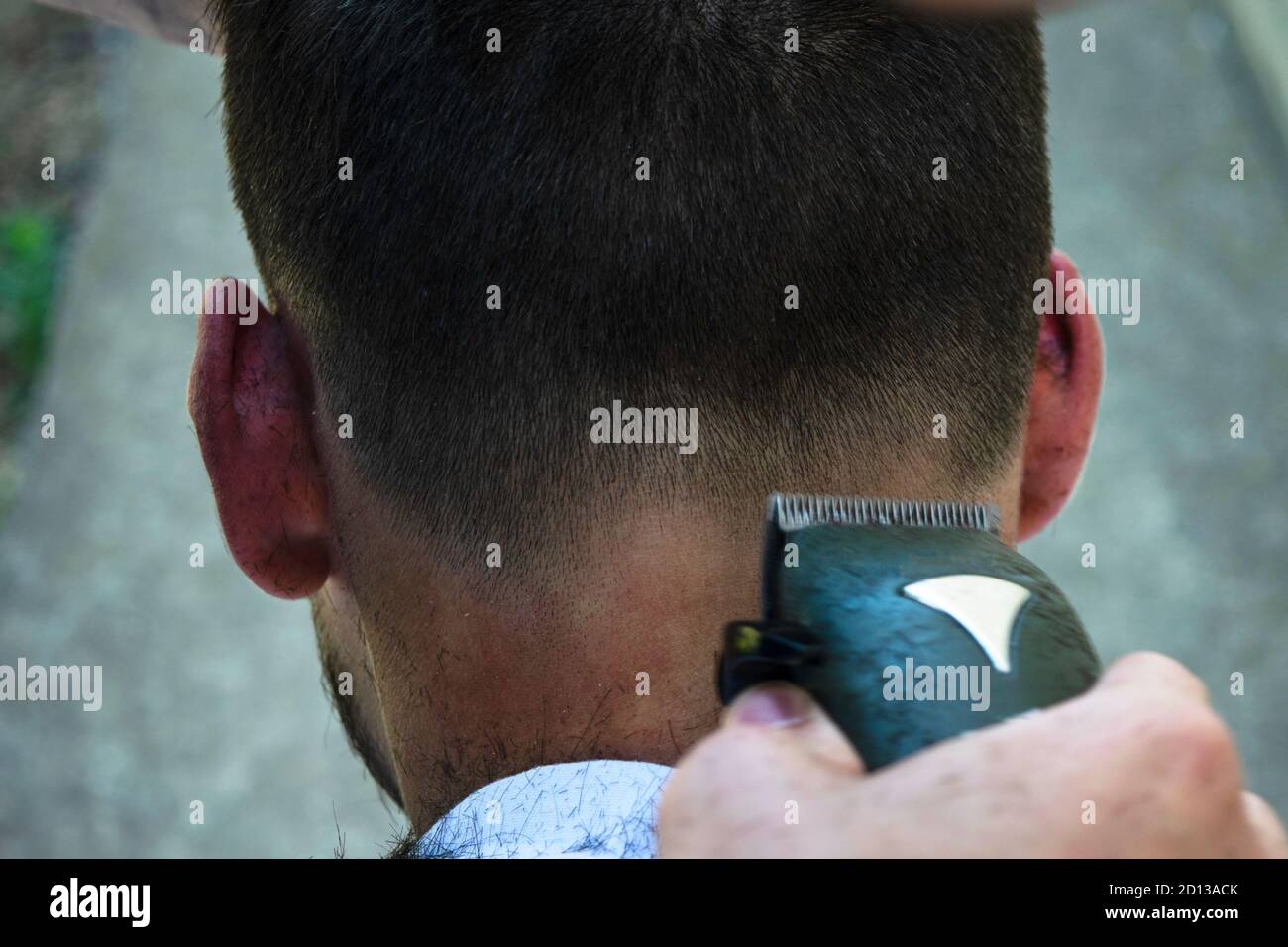 Barber hand cutting hair boy barber hi-res stock photography and images ...