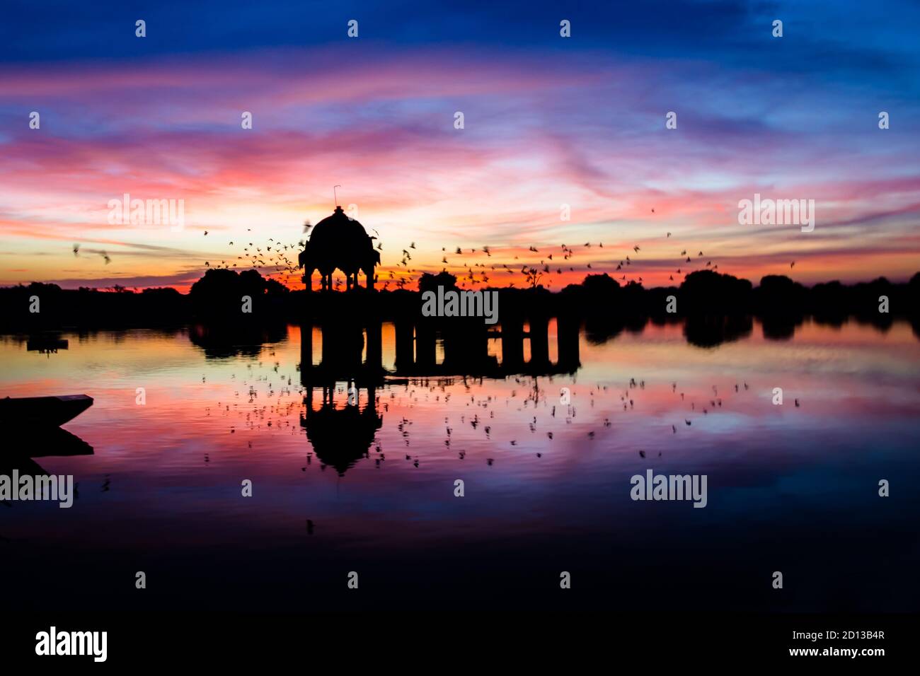 Gadsisar Sagar Lake in Jaisalmer Rajasthan, Beautiful view of Sunrise ...