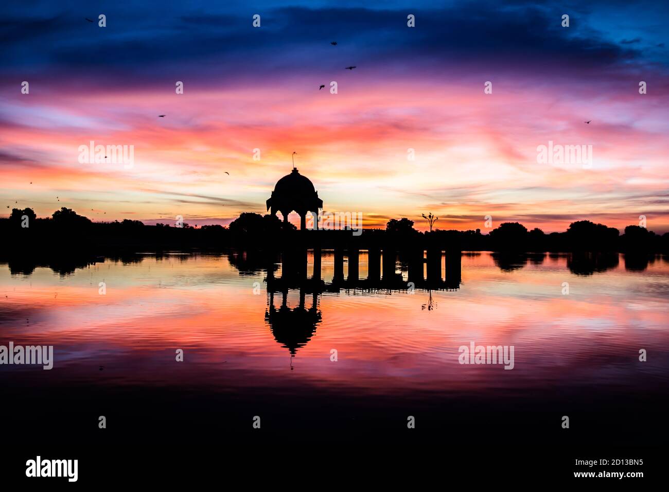 Gadsisar Sagar Lake in Jaisalmer Rajasthan, Beautiful view of Sunrise ...