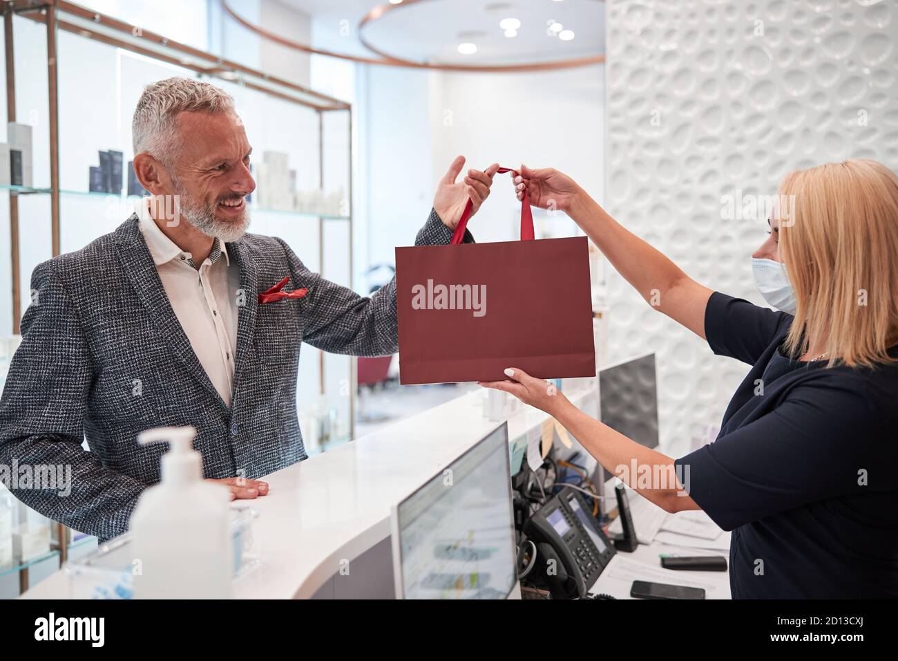 Gift shop interior assistant hi-res stock photography and images - Alamy