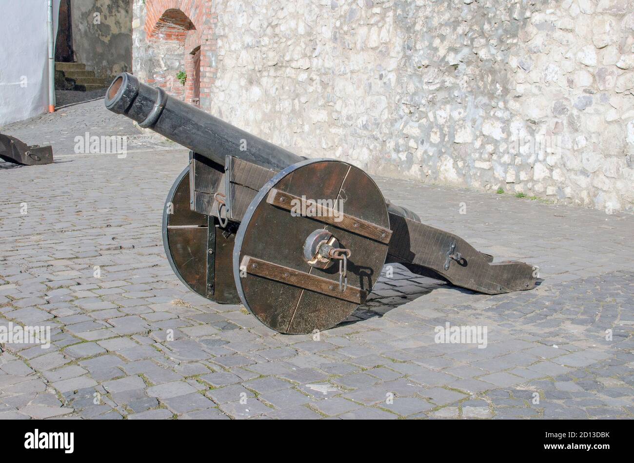 Old metal cannon on the wall of the fortress Stock Photo - Alamy