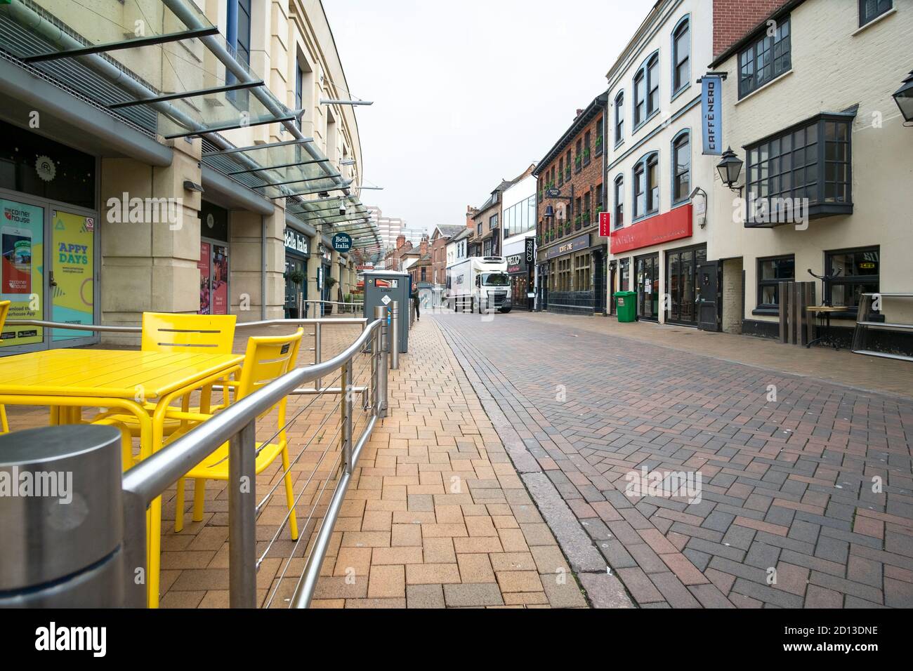 City center pedestrian walkway Stock Photo - Alamy