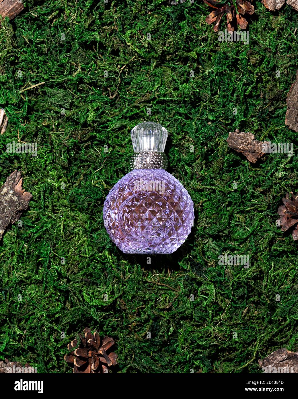 Green perfume bottle hi-res stock photography and images - Alamy