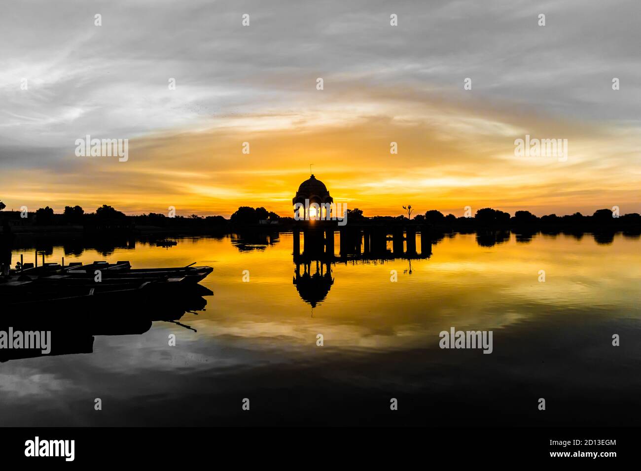 Gadsisar Sagar Lake in Jaisalmer Rajasthan, Beautiful view of Sunrise ...