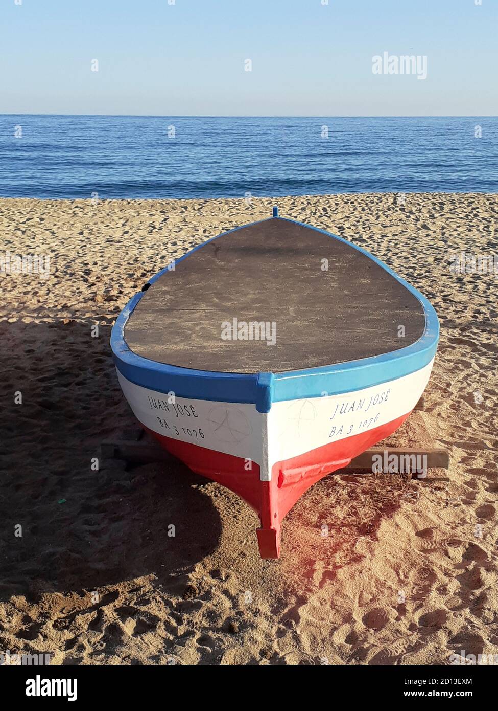 Green boat resting on sand hi-res stock photography and images - Alamy