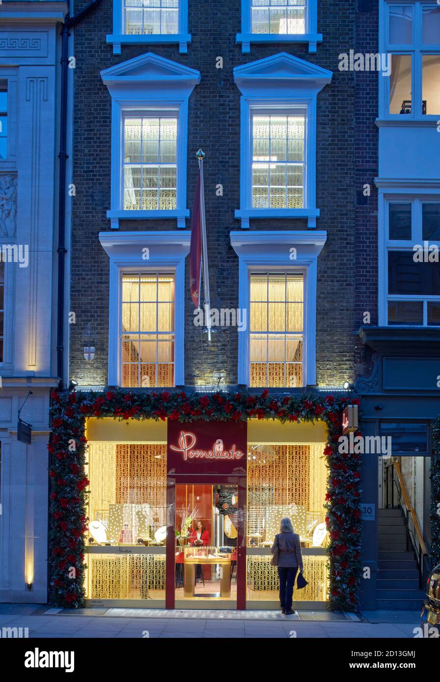 Dickensian window hi-res stock photography and images - Alamy