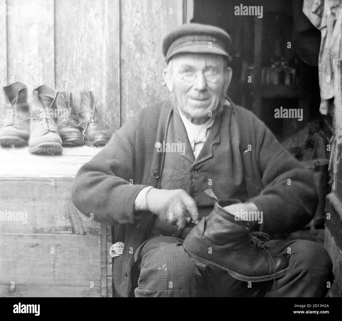 1920s cobbler hi-res stock photography and images - Alamy