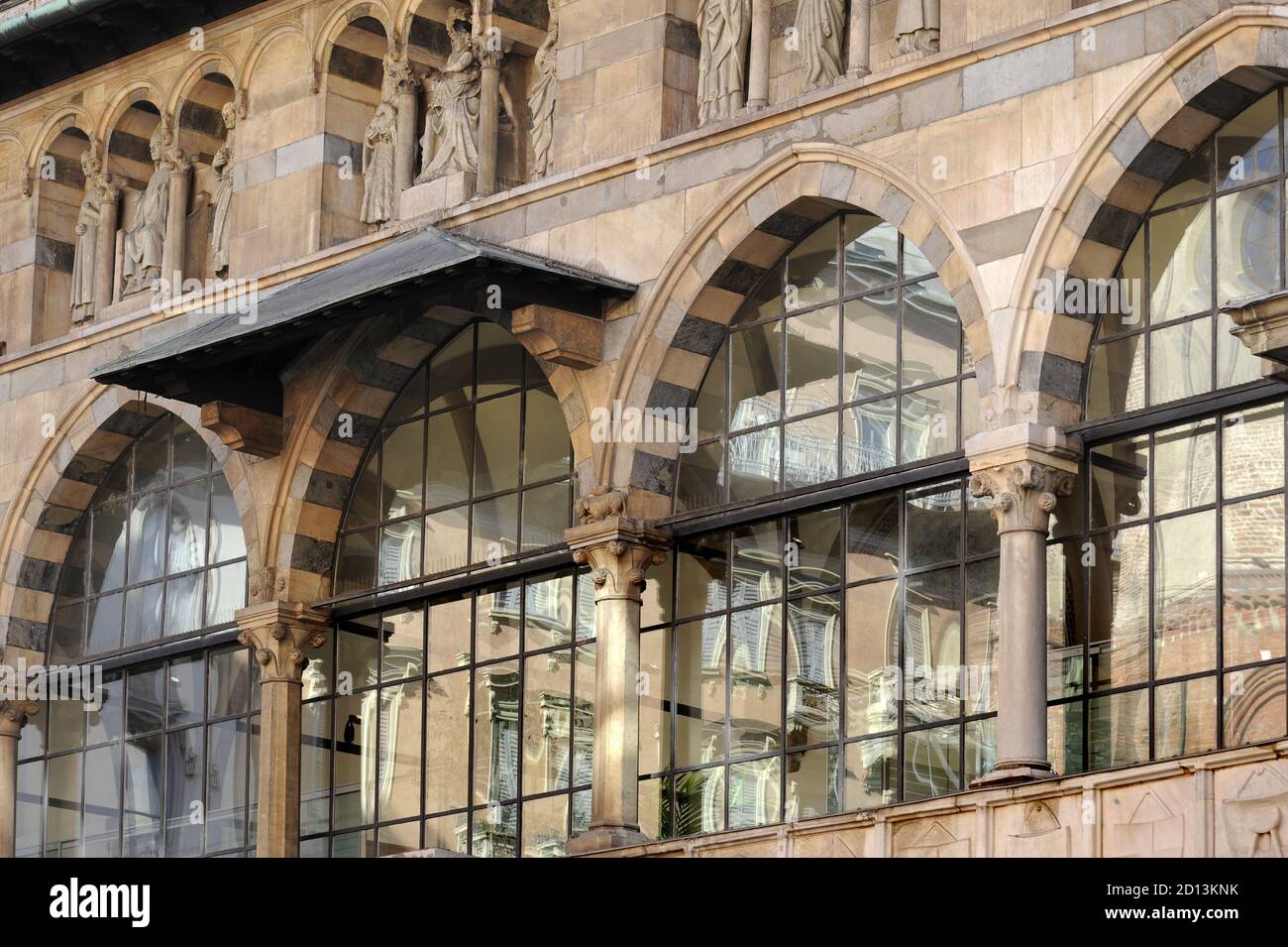 Milan, (Italy), the medieval Merchants Square (Piazza Mercanti) in the ...