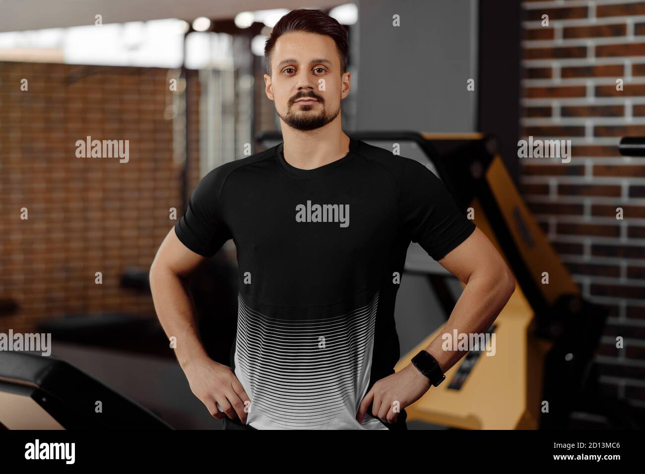 Muscular physique hi-res stock photography and images - Alamy