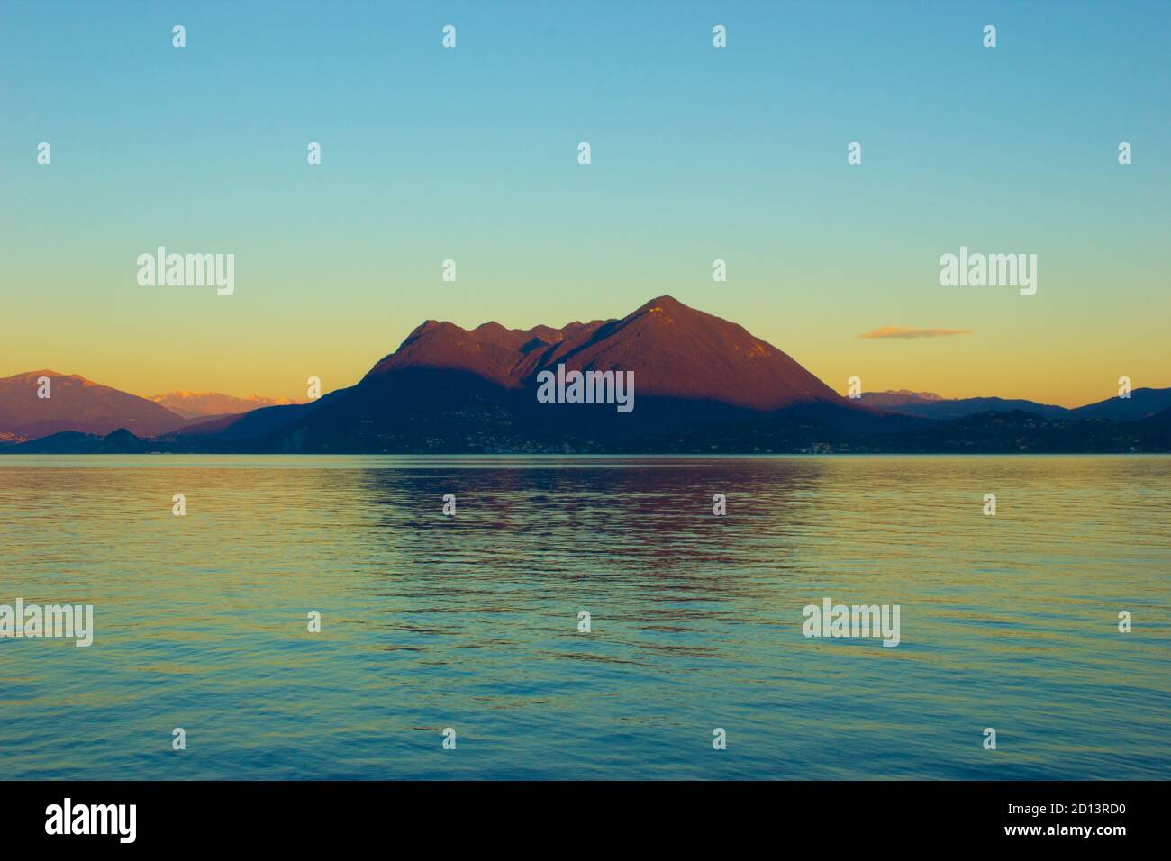 Romantic lake setting hi-res stock photography and images - Alamy