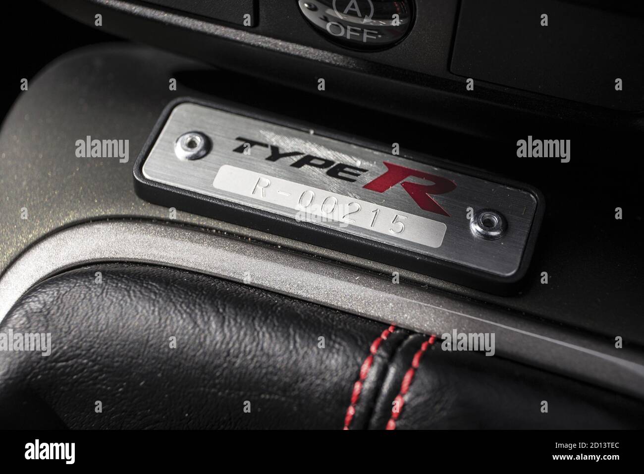 Civic type r badge hi-res stock photography and images - Alamy
