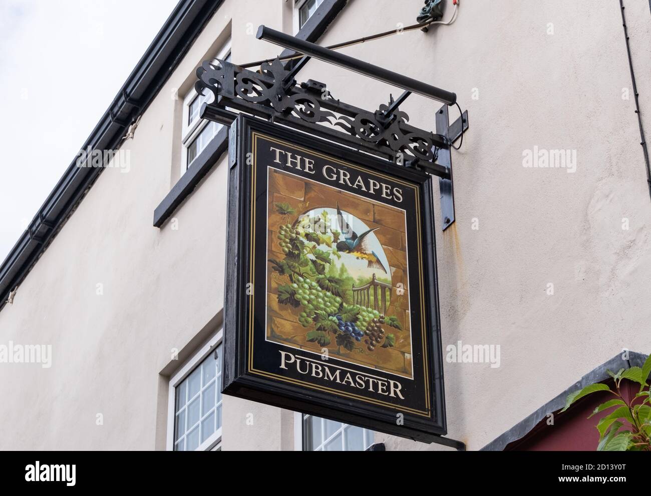 Grapes liverpool pub hi-res stock photography and images - Alamy