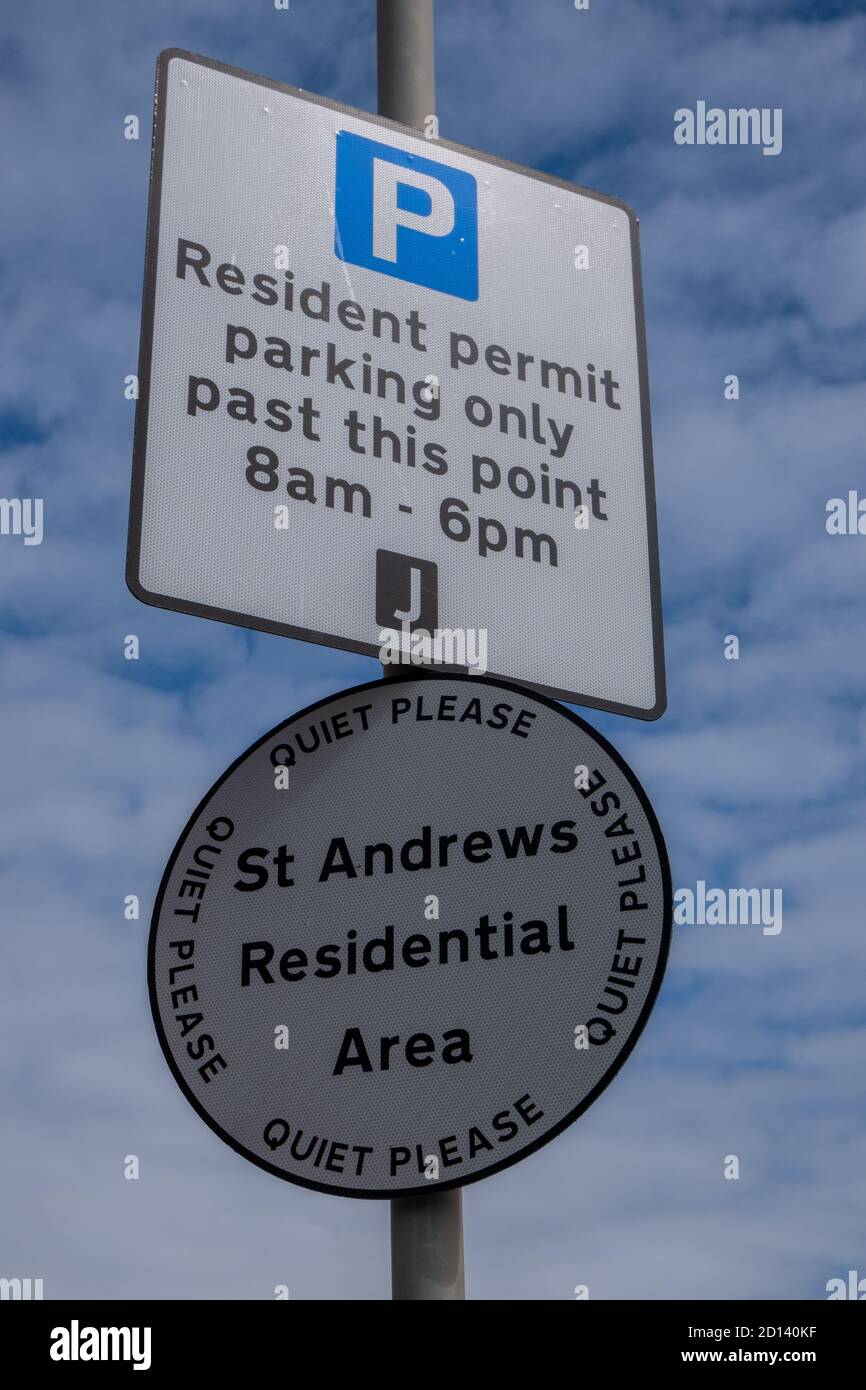Permit parking only sign hi-res stock photography and images - Alamy