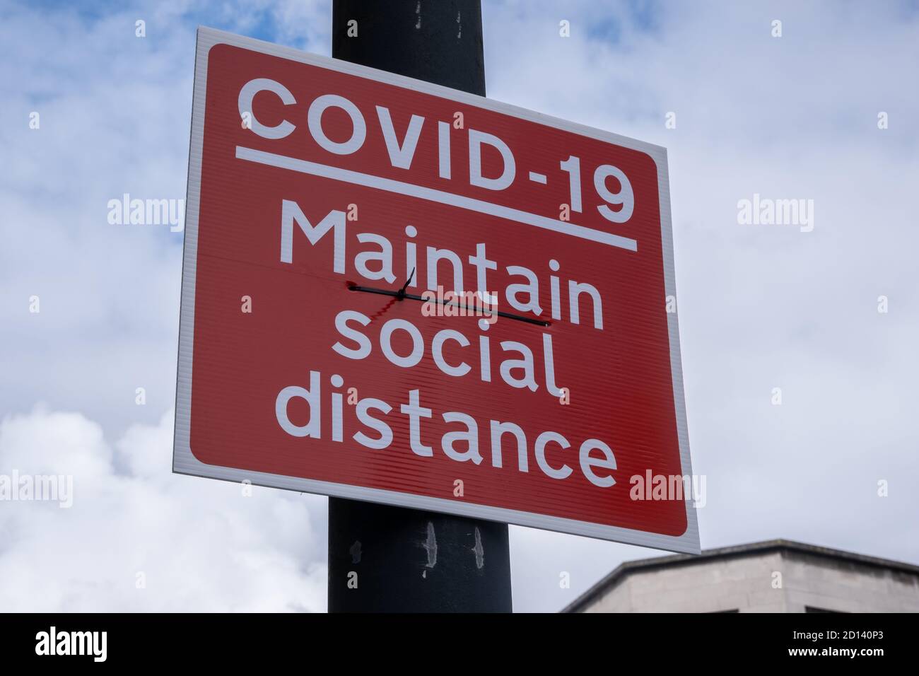 Social distance sign in hi-res stock photography and images - Alamy