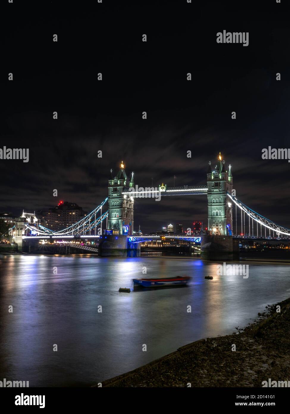 Bridge tower london frontal view hi-res stock photography and images ...