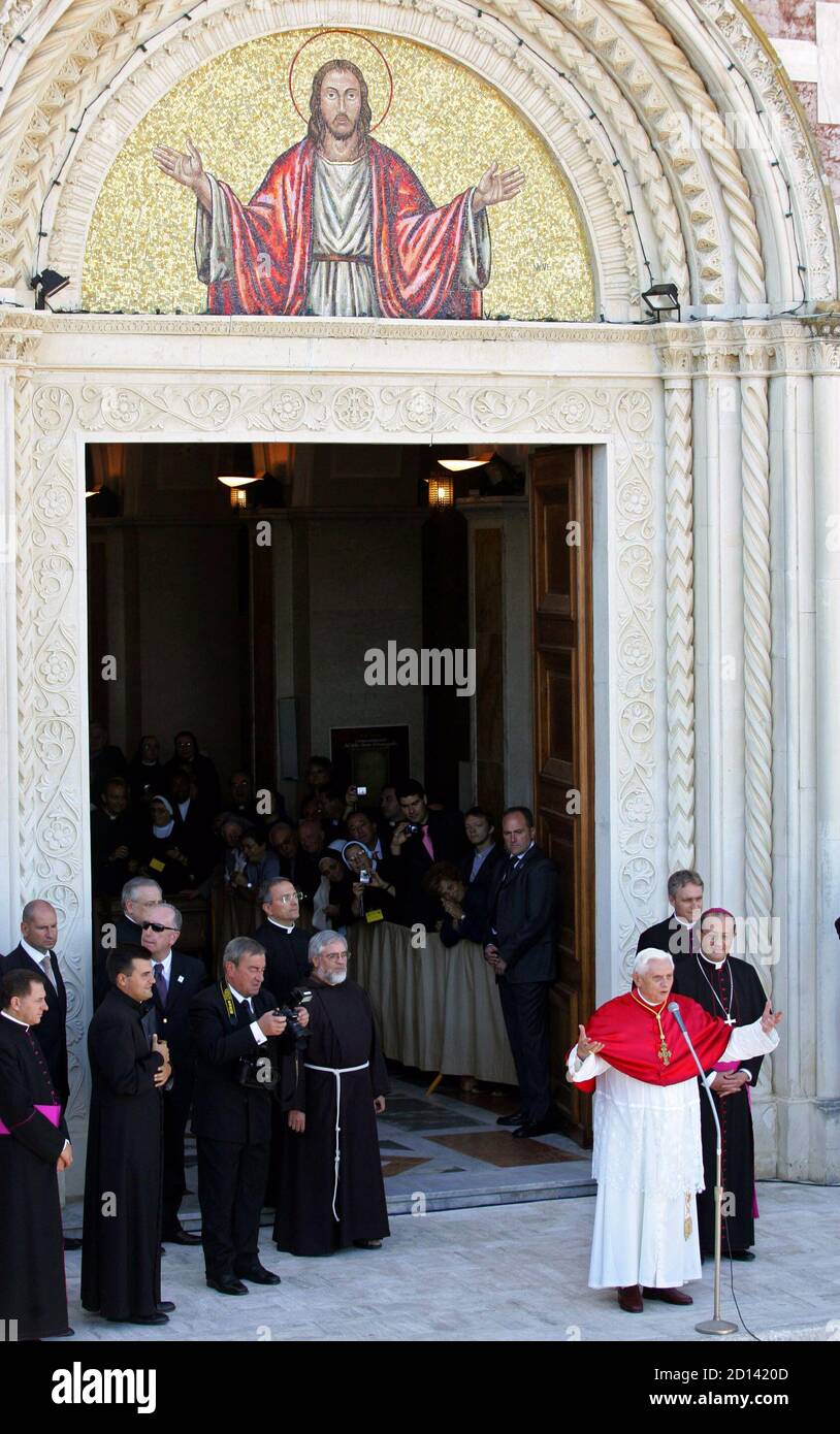 Veil of manoppello hi-res stock photography and images - Alamy