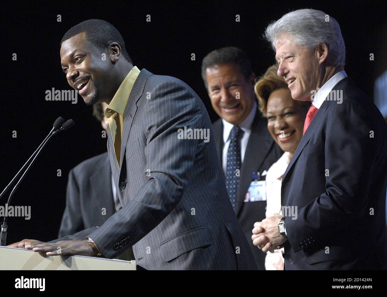 Us president bill clinton laughs hi-res stock photography and images ...