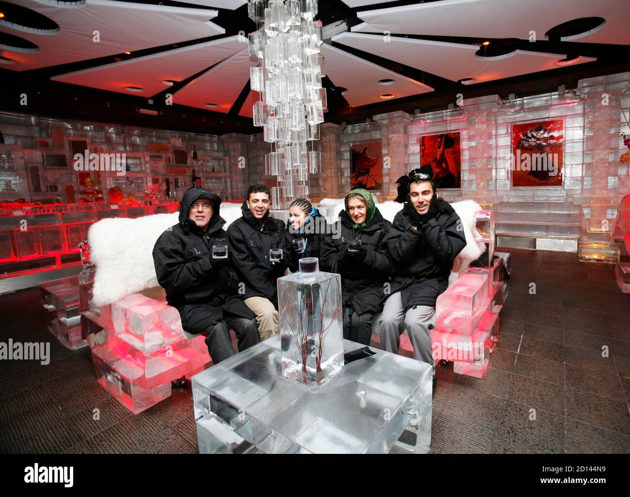 Dubai chill out lounge hi-res stock photography and images - Alamy