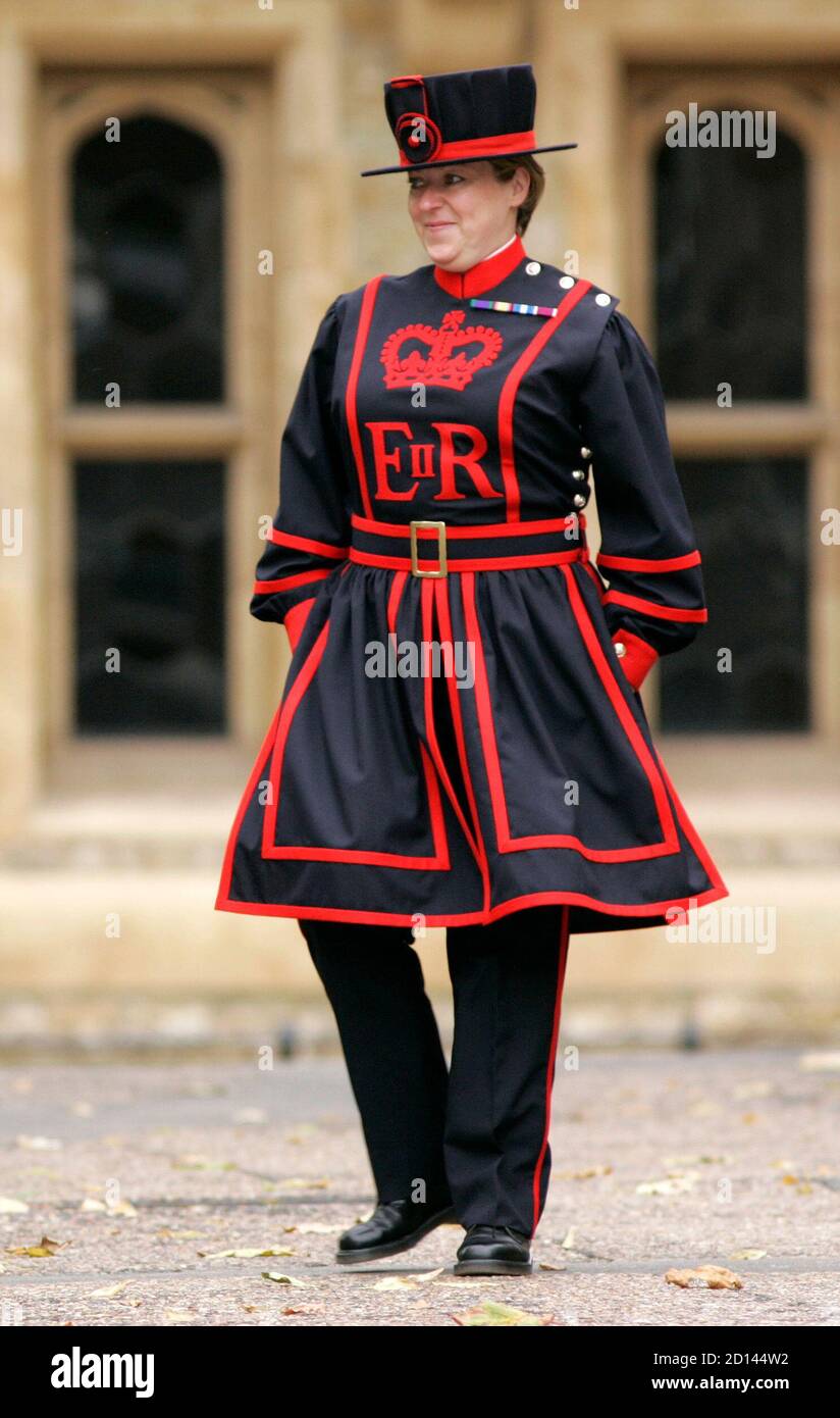 Female beefeater hi-res stock photography and images - Alamy