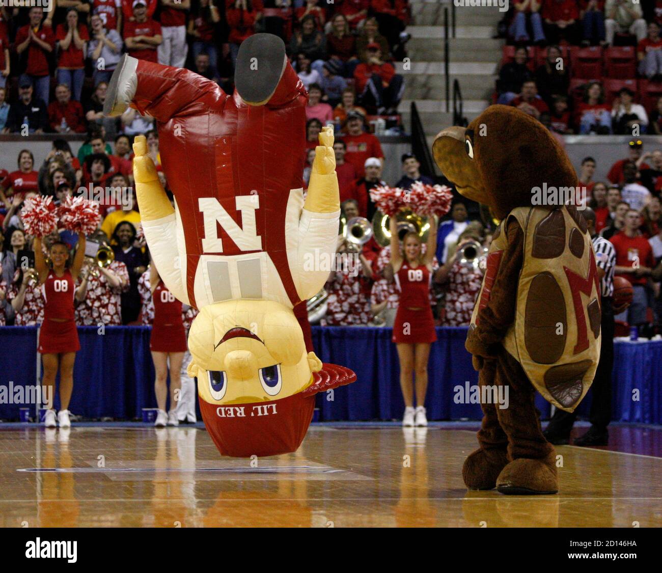 Ncaa mascot hi-res stock photography and images - Alamy